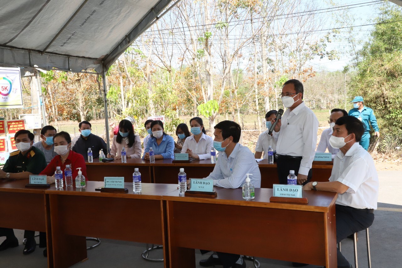 Provincial leaders visit isolation, blockade zones for Covid-19 prevention